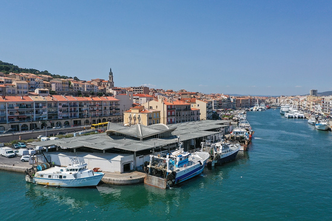 La criée du port de pêche de Sète est réputée pour la qualité de ses ...